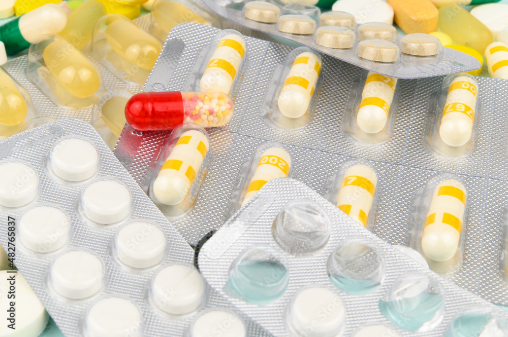 Full and open blister packs with capsules and tablets Stock Photo ...