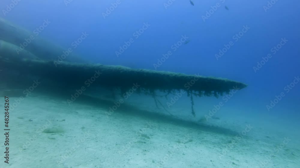 Video „4K.Wreckage of sunken plane underwater the sea.Old historic ...