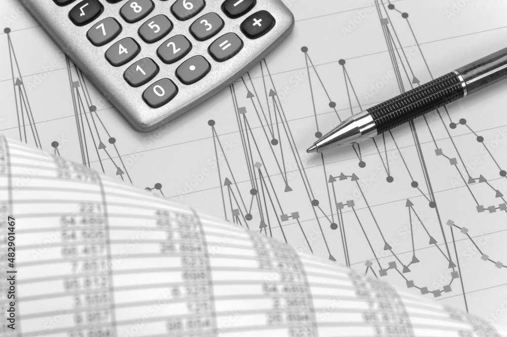 Kalkulation mit Chart und Finanzen Stock Photo | Adobe Stock