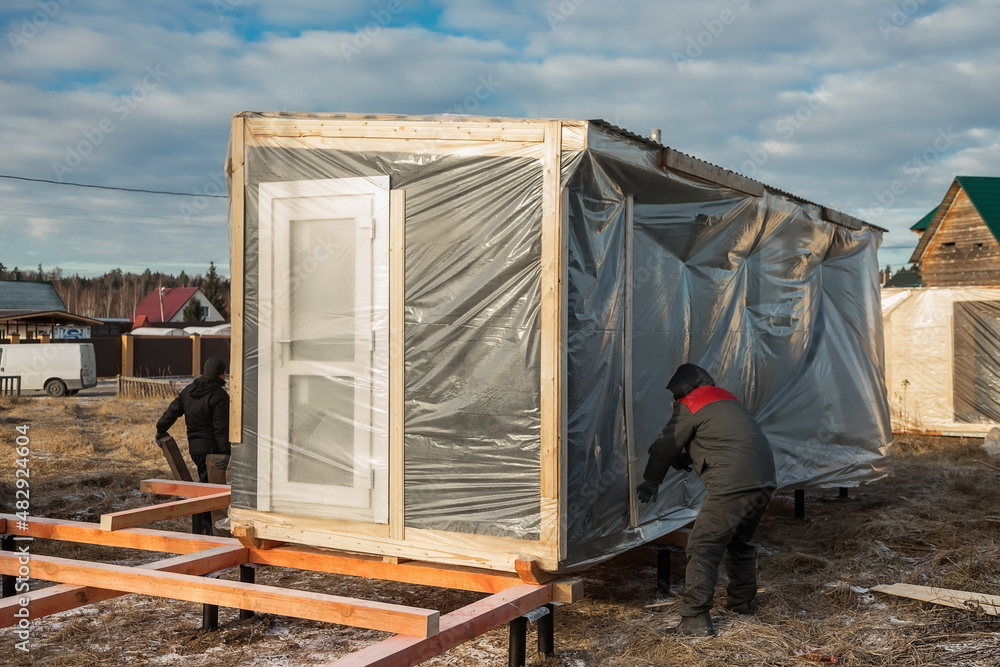 Delivery and installation of a modular frame house. Frame construction ...