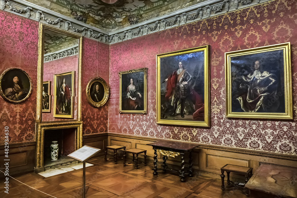 Inside the extravagant rooms of 17th century Baroque Charlottenburg ...