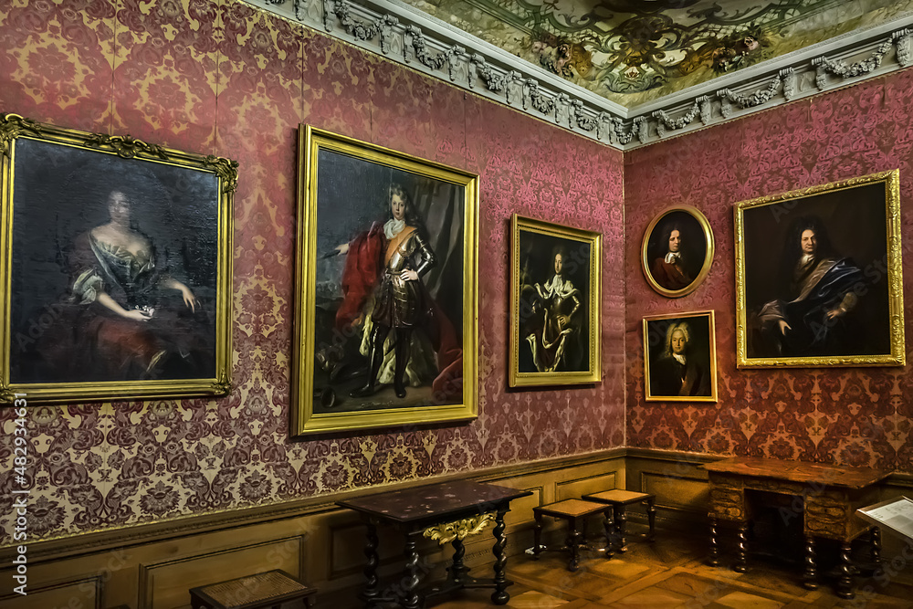 Inside the extravagant rooms of 17th century Baroque Charlottenburg ...