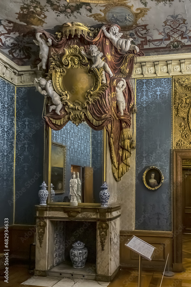 Inside the extravagant rooms of 17th century Baroque Charlottenburg ...