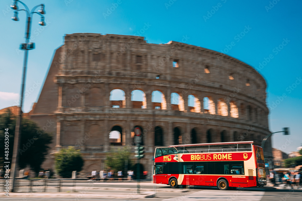 Rome, Italy - October 21, 2018: Colosseum. Red Hop On Hop Off Touristic ...
