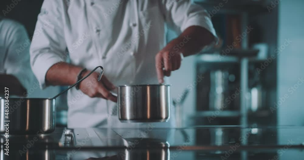 Chefs mix ingredients then combine them in one pot vídeo do Stock ...