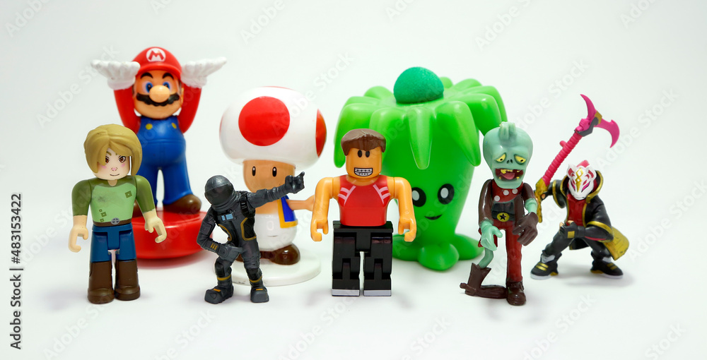 Toys from the famous video games Super Mario Bros, Roblox, Fortnite and ...