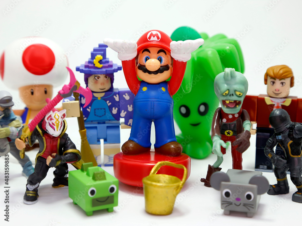 Toys from the famous video games Super Mario Bros, Roblox, Fortnite and ...