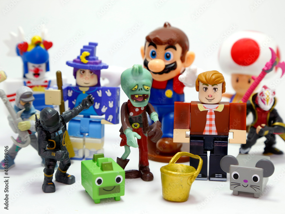 Toys from the famous video games Super Mario Bros, Roblox, Fortnite and ...
