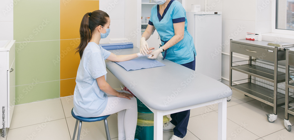 A doctor wrapped around the wrist for first aid close-up. Application ...
