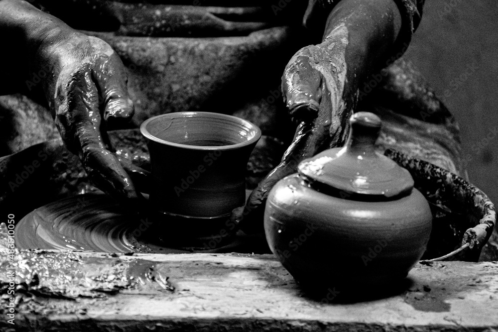 manos trabajando, artesano, alfarero, arcilla, barro, cacharro ...