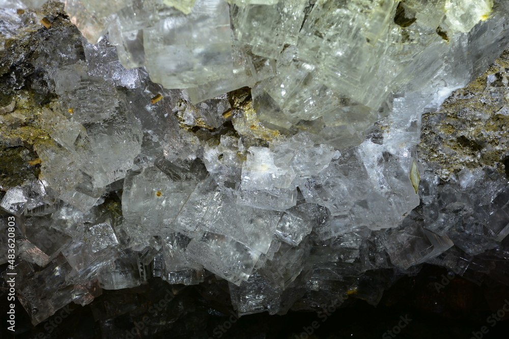 Fotografia do Stock: rock salt crystals in the Krysztalowa Cave, a ...