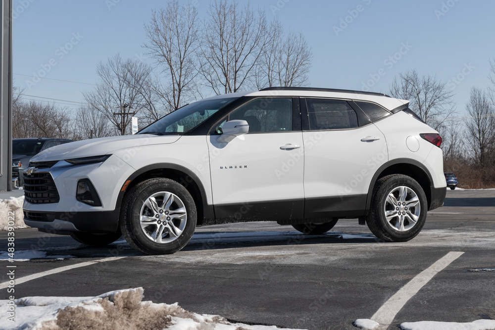 Foto Stock Chevrolet Blazer display in snow. Chevy is a division of GM ...