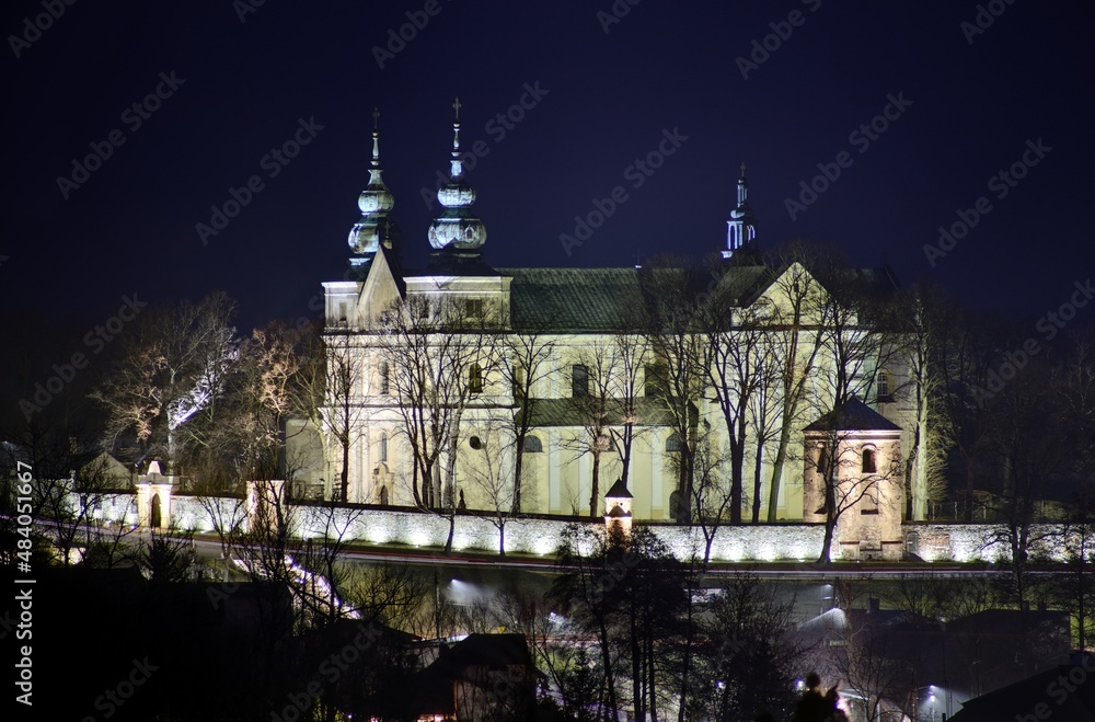 Foto de Klasztor w Mstowie – zabytkowy, średniowieczny klasztor w ...