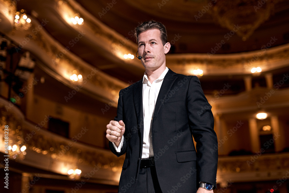 Foto de On Stage. Man in black formal suit tuxedo performing Startup ...