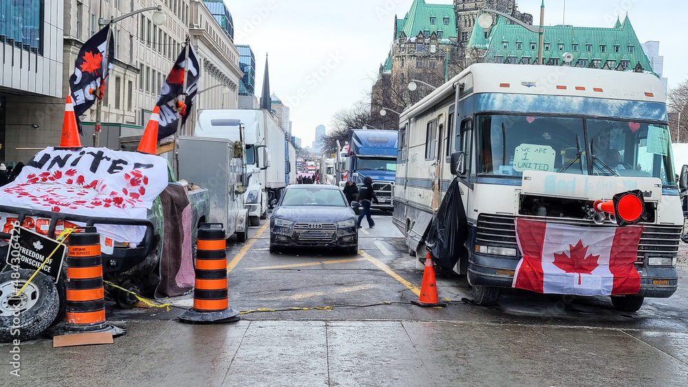 Freedom convoy 2022 in downtown Ottawa, Convoy of freedom. Canadian ...