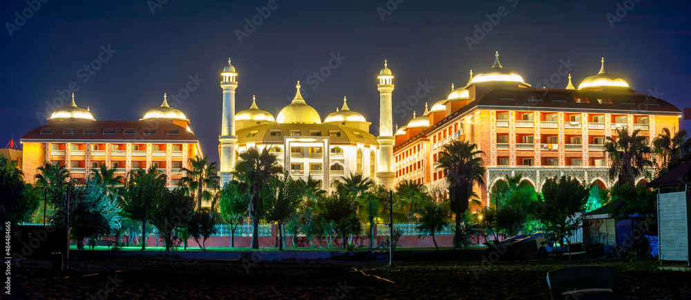 Foto de Royal Taj Mahal hotel in Evrenseki outside Side at night ...