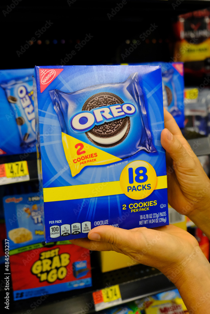 Los Angeles, CA/USA 08/09/2019 Shoppers hand holding a package of ...