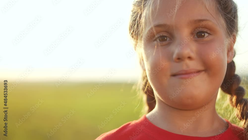 Video Stock portrait of a little girl close-up on nature in the park ...