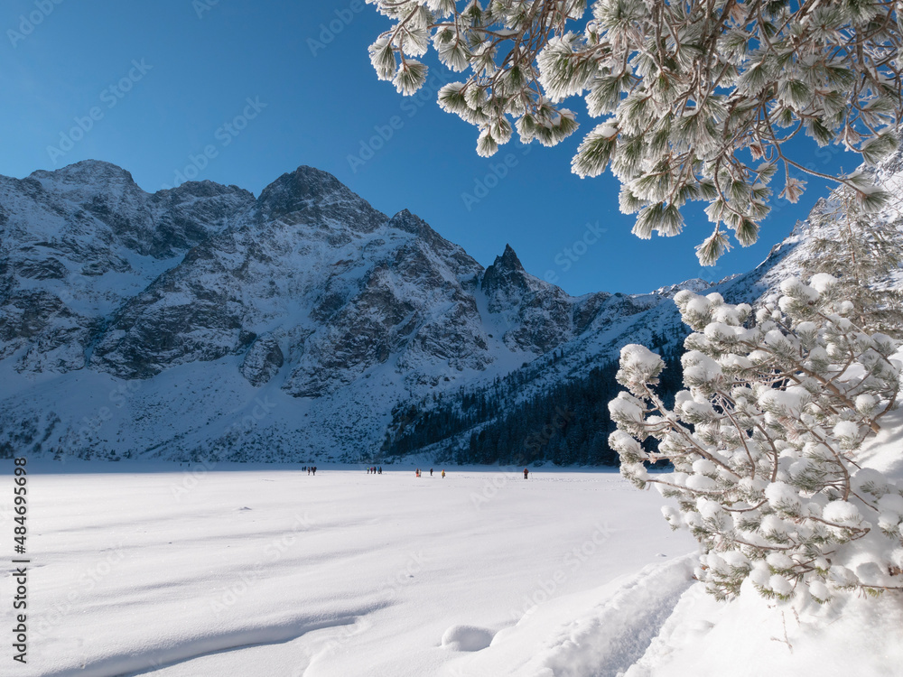 Morski Oko - Zima widok na Mnich i Mięguszowieckie Szczyty Stock Photo ...