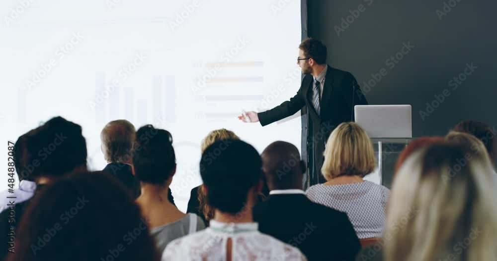Killer presentations, how the pro does it. Male business coach speaker ...