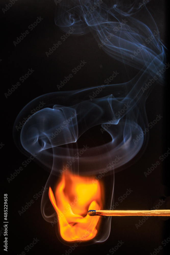 Streichholzflamme nach der Entzündung, Streichholz, Zündholz Stock Photo | Adobe Stock