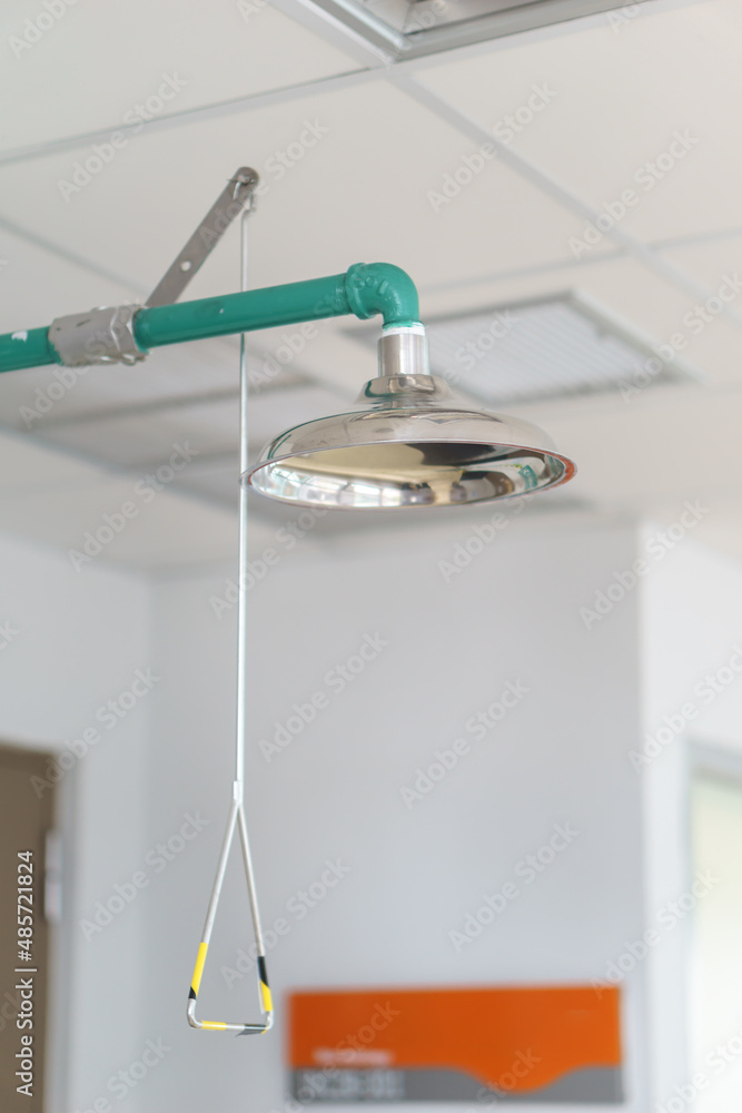 Poster Emergency eyewash and safety shower station – Wall Art | UkPosters