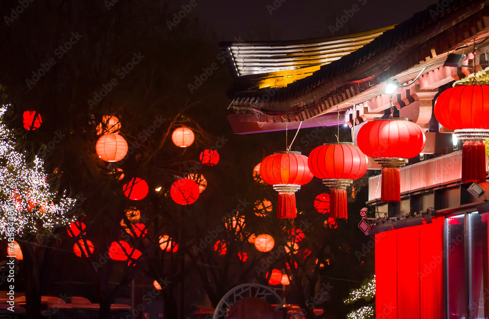 Chinese lantern decorations in Vintage Historical Chinese House ...