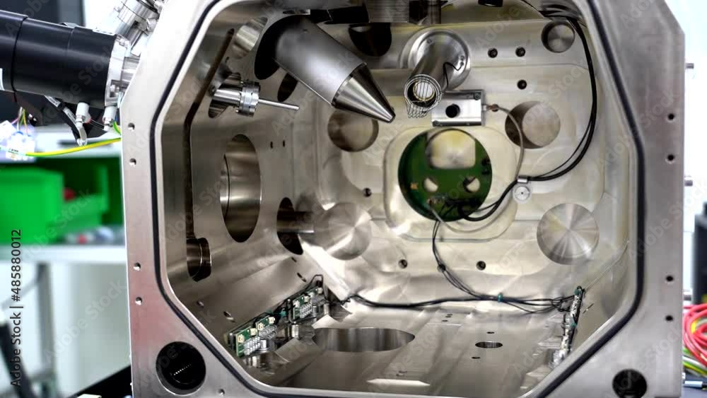 Video „The inside of an electron microscope using accelerated electrons ...