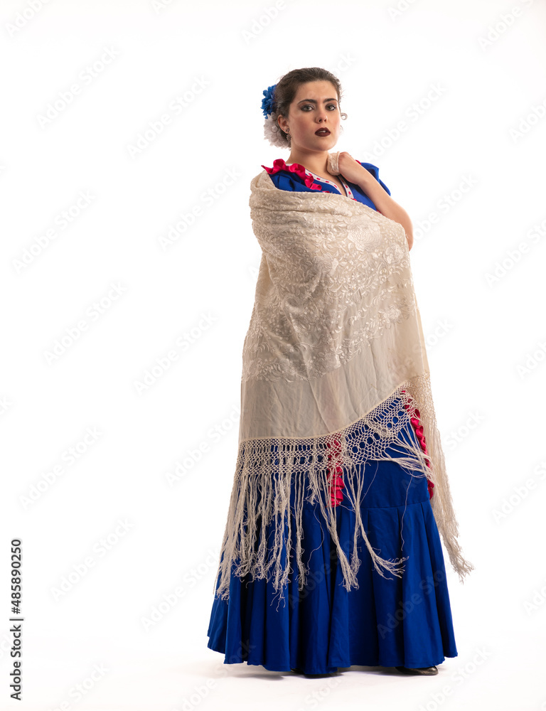 Chula Madrileña vestida de chulapa, traje típico del Chotis Madrileño ...