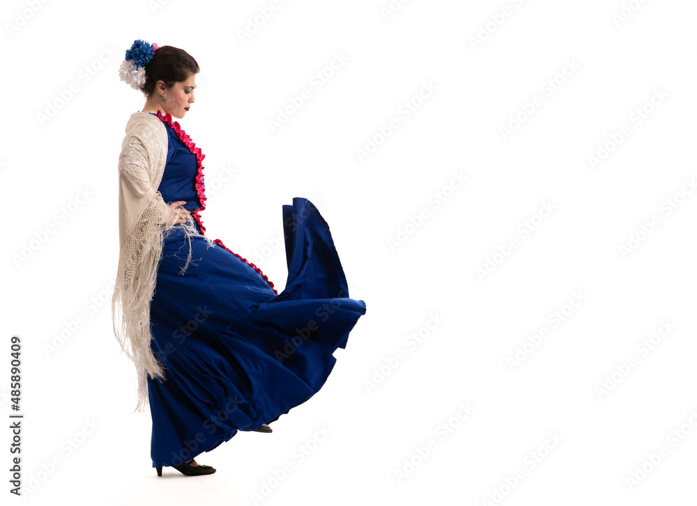 Chula Madrileña vestida de chulapa, traje típico del Chotis Madrileño ...