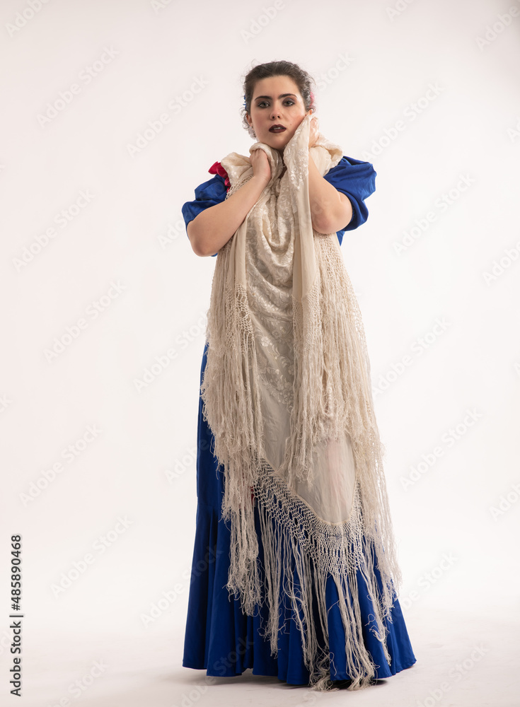 Foto de Chula Madrileña vestida de chulapa, traje típico del Chotis ...