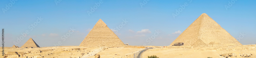 Foto de Giza pyramids in Cairo, Egypt. General view of pyramids from ...