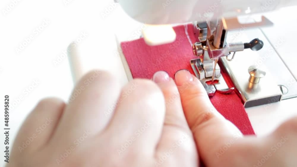 How to sew a connecting seam on a sewing machine without pins and a ...