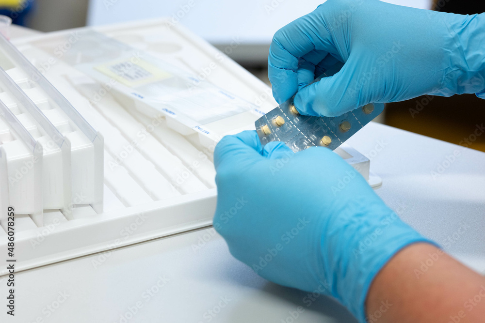 Tabletten vorbereiten Stock Photo | Adobe Stock