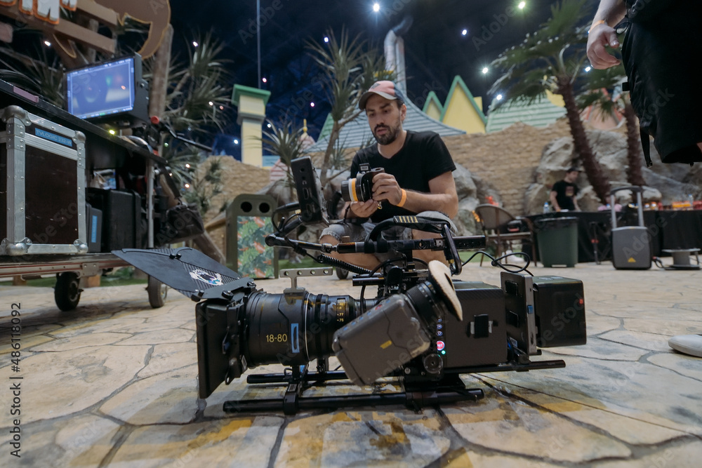 The focusing device turns focus on the set. The fokuspuler checks the ...