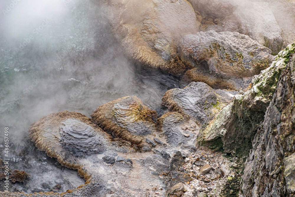 Foto de Detail of mineral deposit in the fumaroles in Furnas area (Sao ...