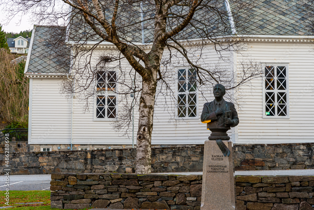Ragnar Ulstein freedom fighter statue in front of Ulsteinvik church ...