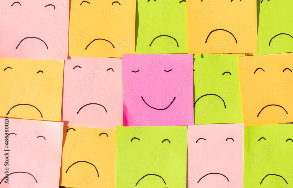 varios posits de diferentes colores con caras tristes y un posit en ...