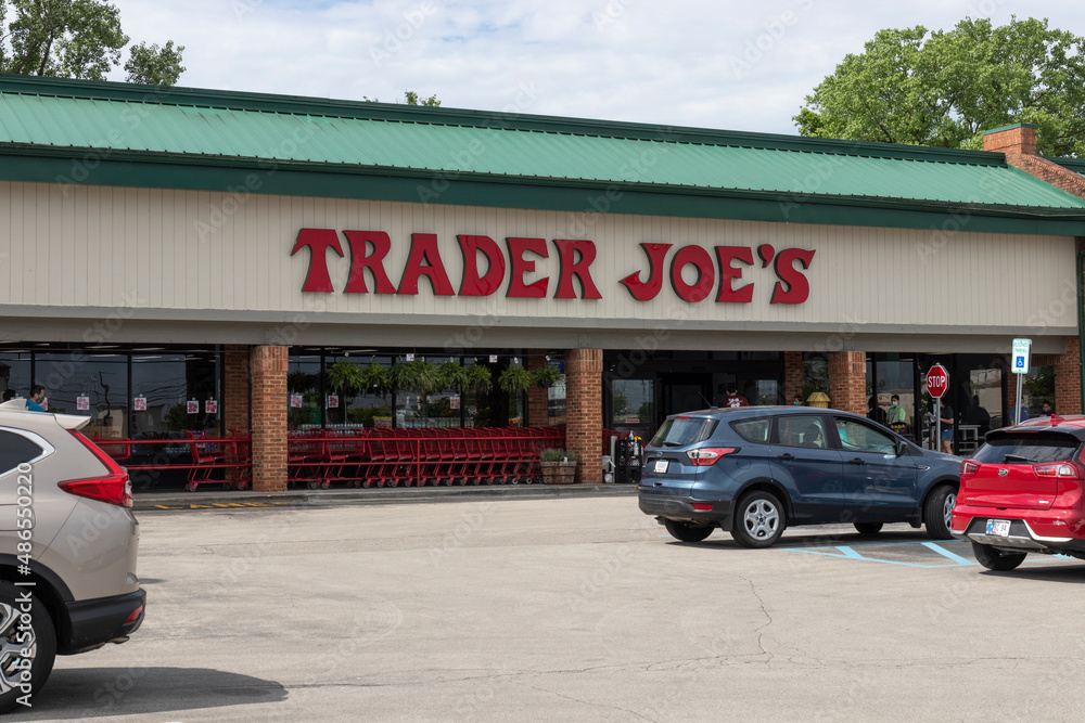 Foto de Trader Joe's Retail location. Trader Joe's is a chain of ...