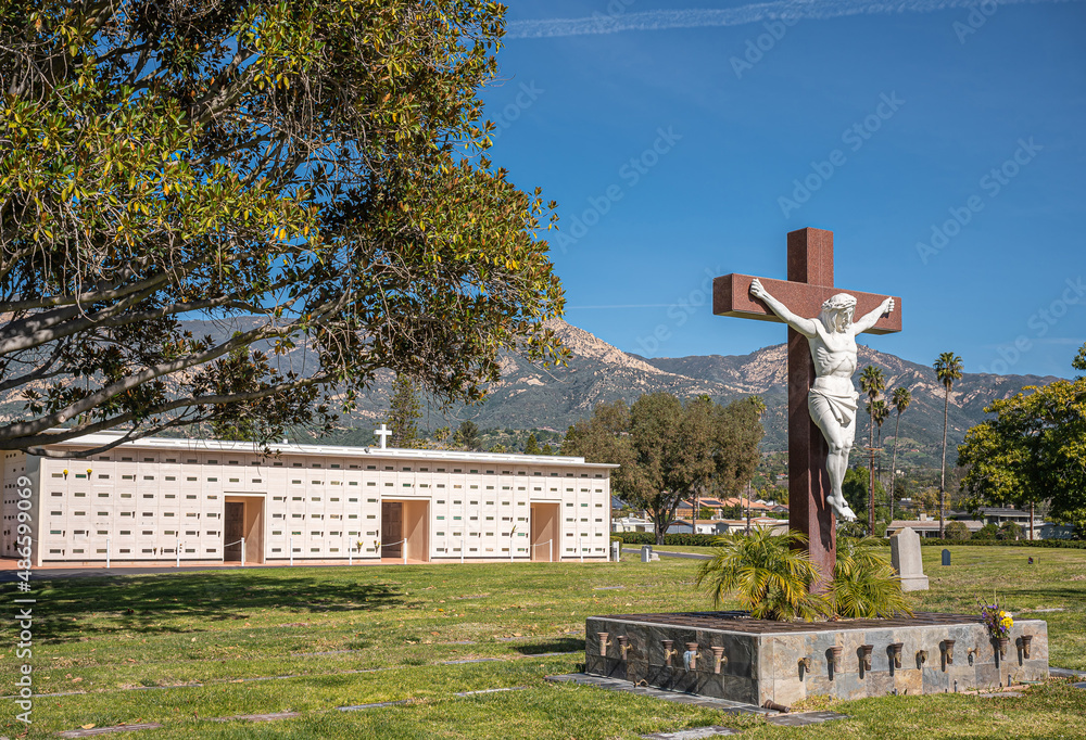 Foto de Jesus on the Cross statue at Calvary Cemetery. Santa Barbara ...