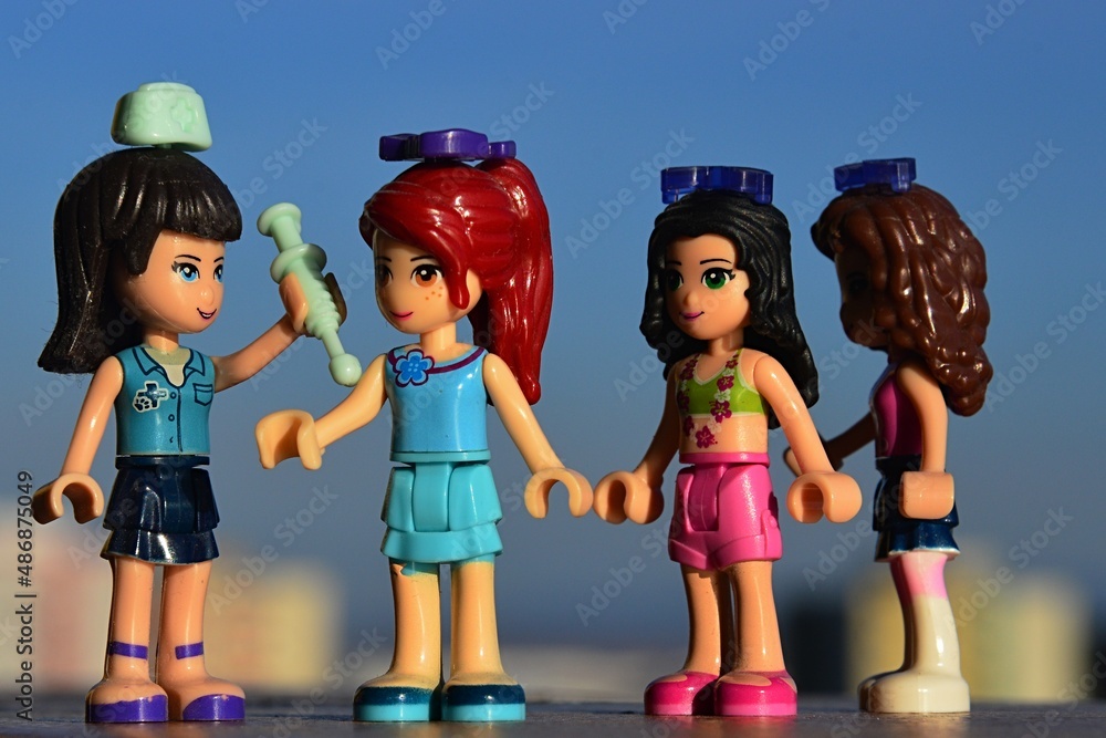 LEGO Friends veterinary doctor Sophie is administering vaccine syringe ...
