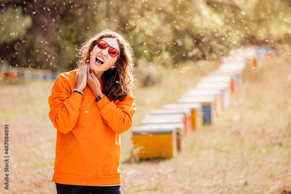 Screaming woman was attacked by an aggressive and dangerous swarm of ...