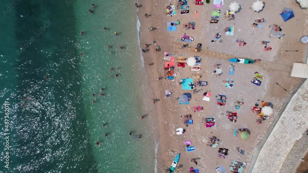 Video Stock Aerial Rise Above Vibrant Dark and Light Teal Water Beach ...