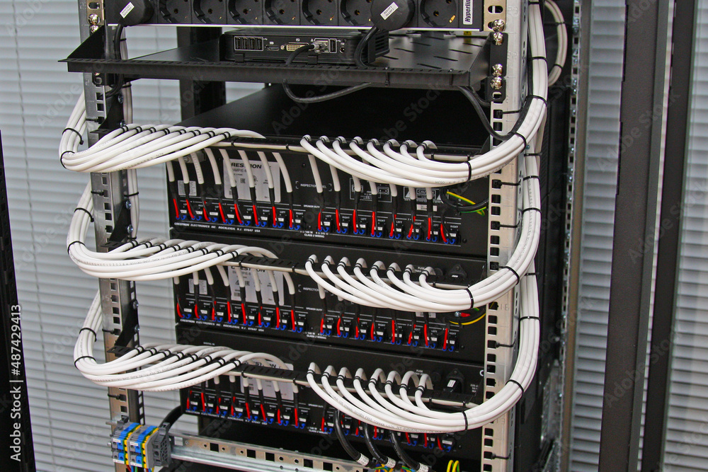 Connecting Crestron audio amplifiers using acoustic cables in a rack of ...