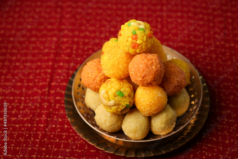 Motichoor Ladoo Rava Laddu Kesar besan boondi laddu Semolina Indian ...