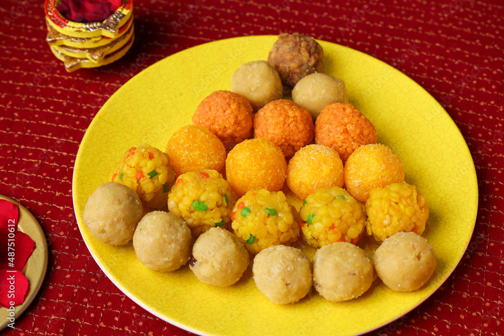 Motichoor Ladoo Rava Laddu Kesar besan boondi laddu Semolina Indian ...