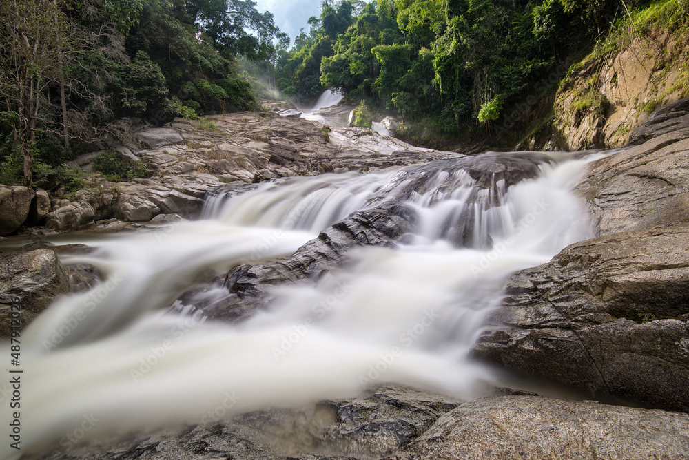 Silky smooth view of river flows at Chamang Waterfalls, Bentong, Pahang ...