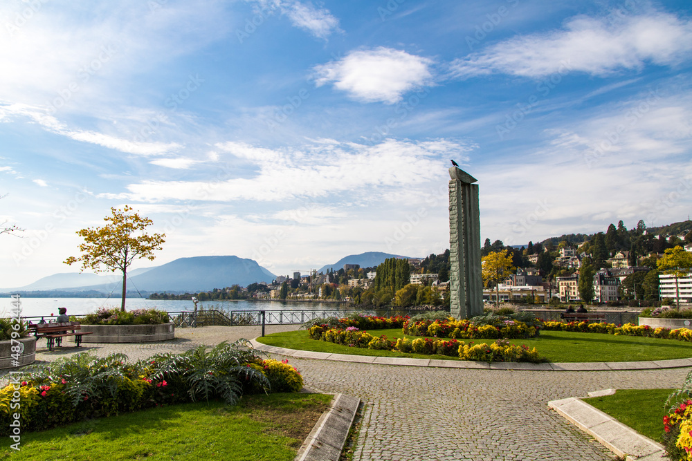 Vue sur la ville de Neuchâtel depuis le bord du lac (Canton de ...