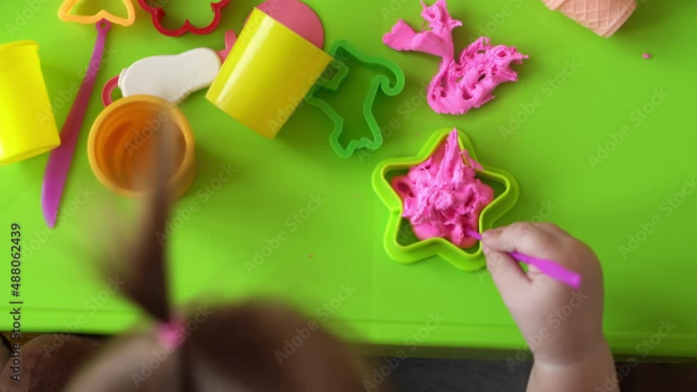 Video „Sculpture and clay modeling for children. Girl 2-5 years old ...