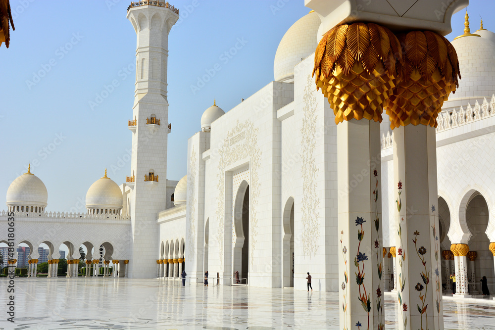 Photo & Art Print Abu Dhabi, United Arab Emirates - world's largest ...